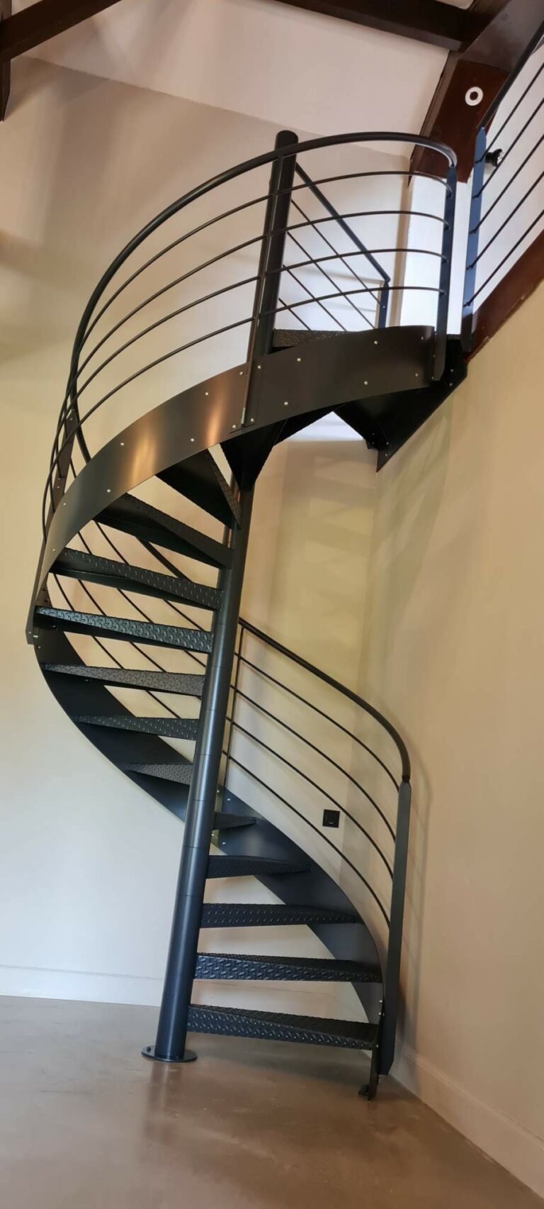 Escalier Colimaçon Métal : le Modèle Parfait pour Votre Projet