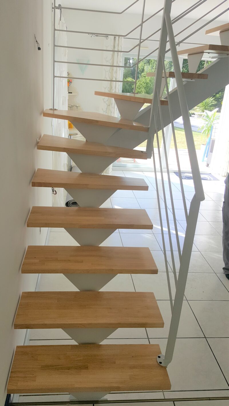 Escalier Limon Central : Design Sur Mesure pour Un Rendu Unique