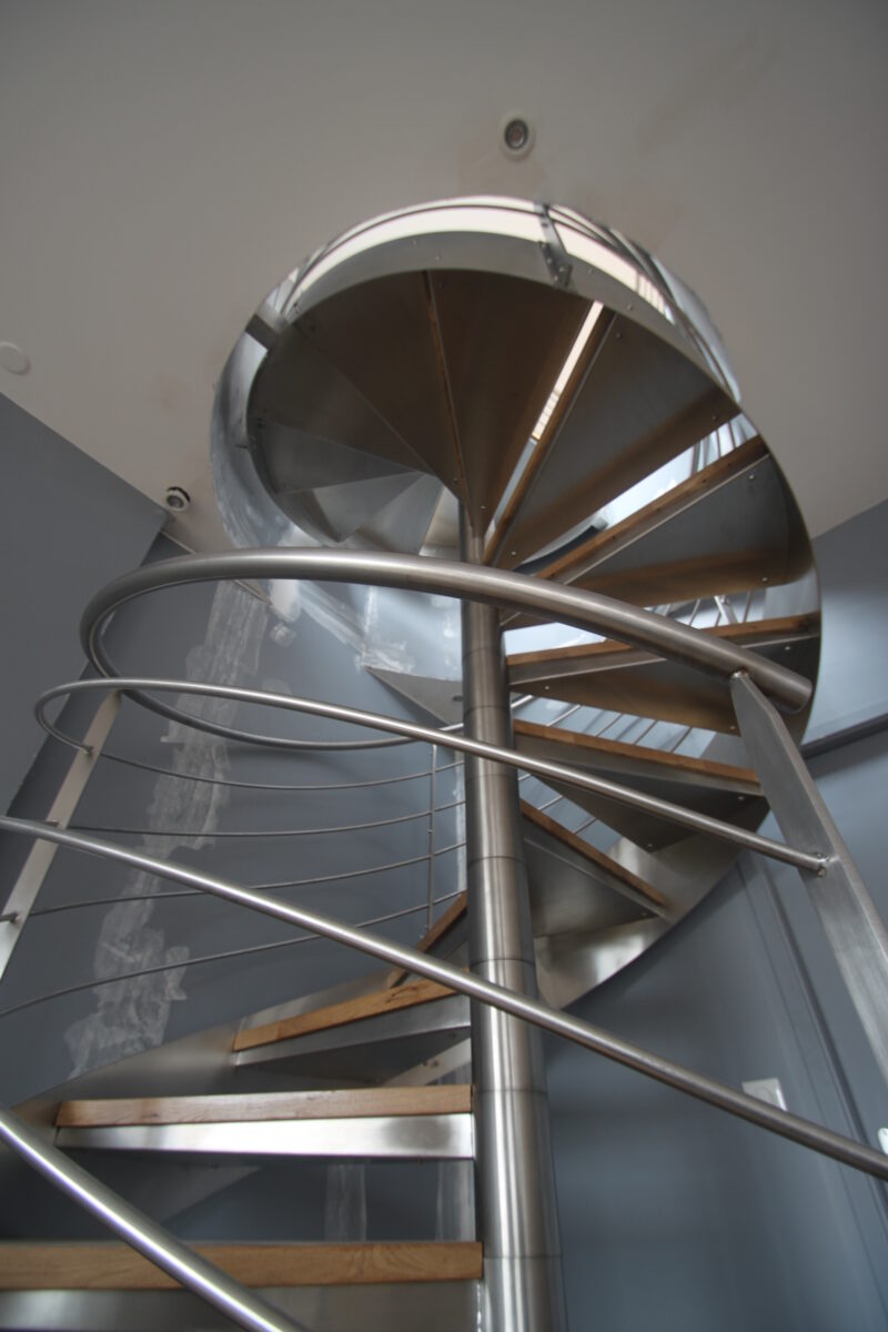 Escalier Colimaçon Métal : le Modèle Parfait pour Votre Projet