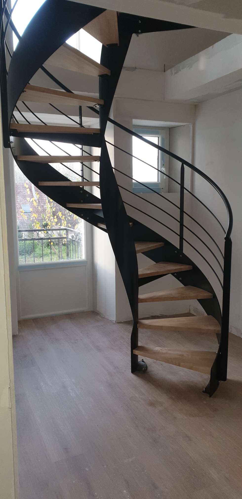 Escalier Colimaçon : Design Sur Mesure pour Un Rendu Unique